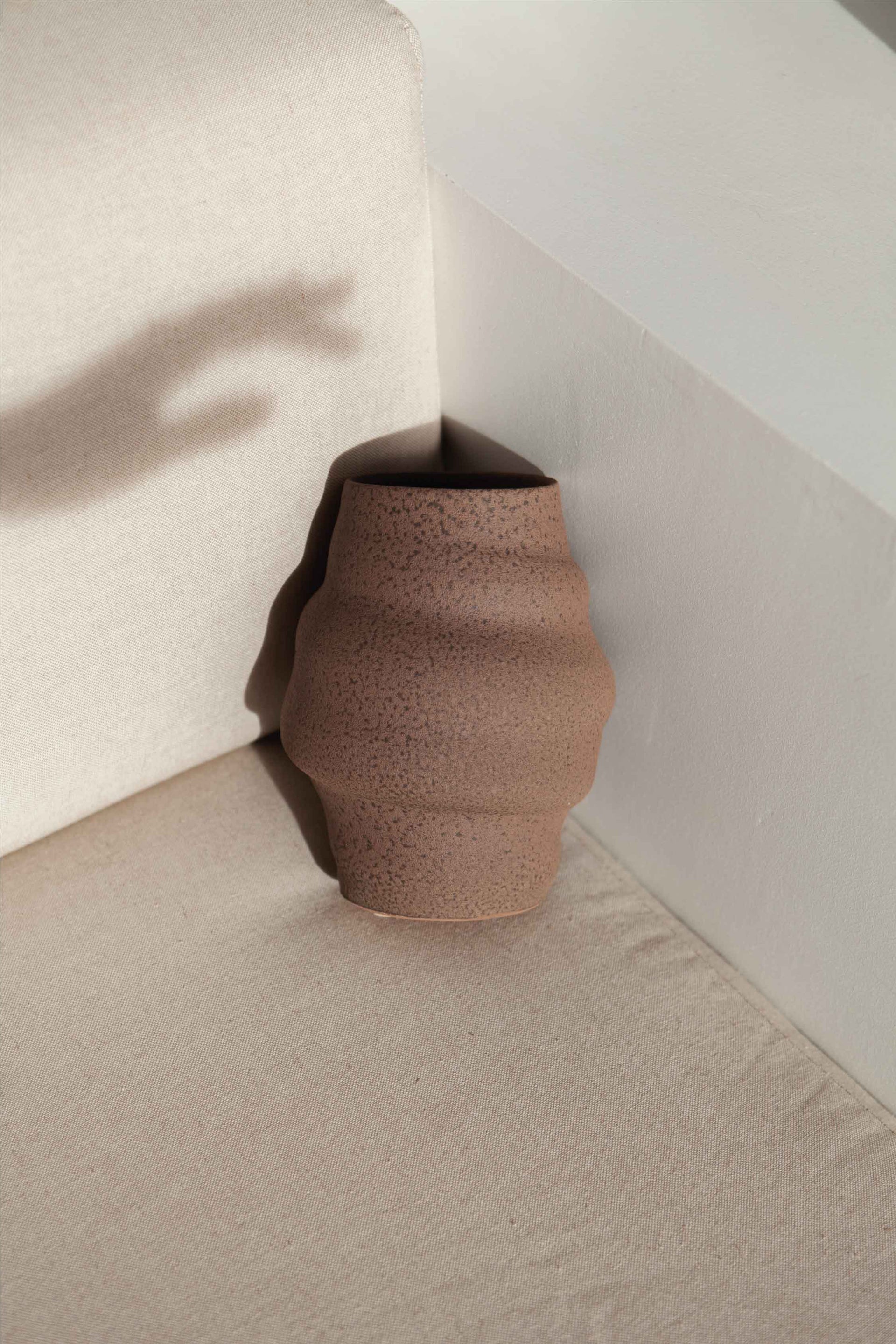 Aonia Glazed Vase - Brown - Handmade in Portugal – O CACTUU